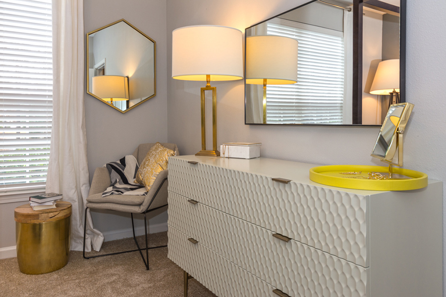 IMT Stoneleigh at Deerfield | Explore Pet Friendly Apartments For Rent
