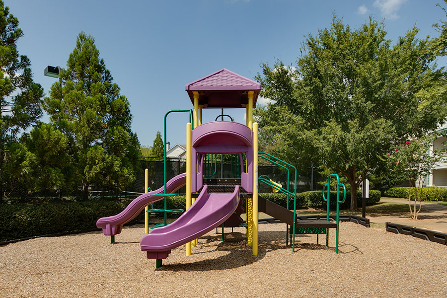 IMT Stoneleigh at Deerfield | Explore Pet Friendly Apartments For Rent
