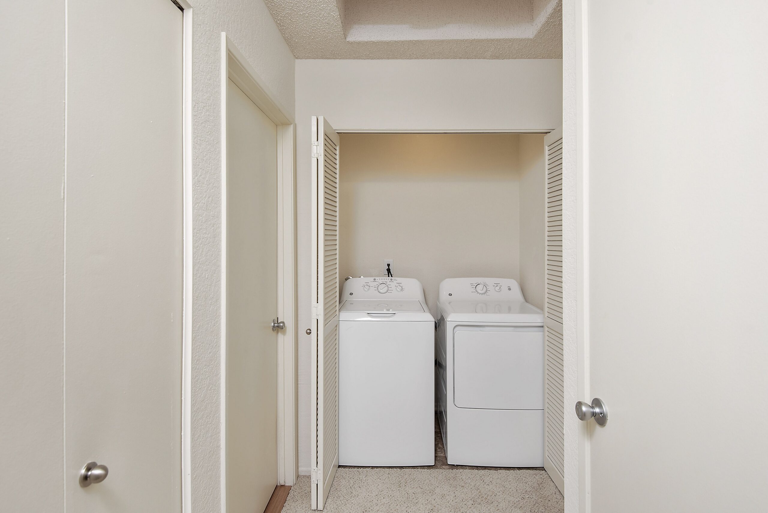 IMT Summerset Village | Pet-Friendly Apartments In Chatsworth, CA